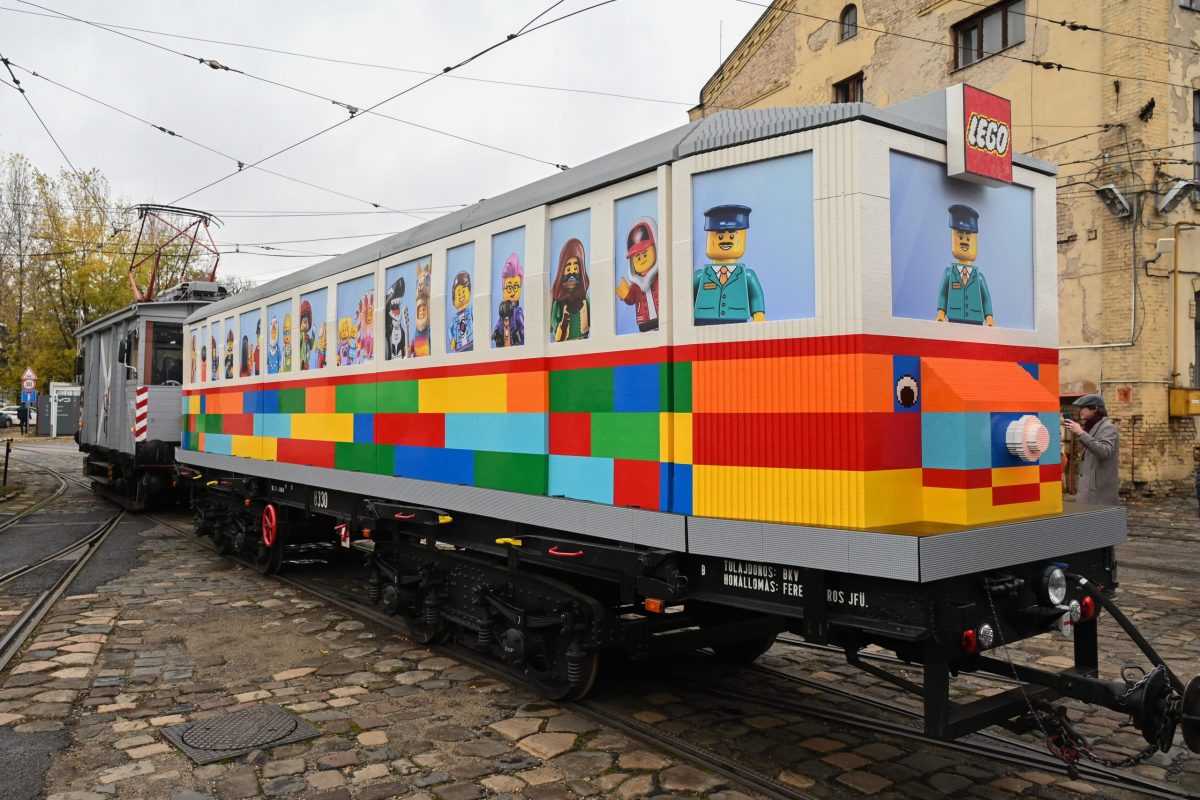 Prvá LEGO električka na svete: V Budapešti vystavili unikátny LEGO ...